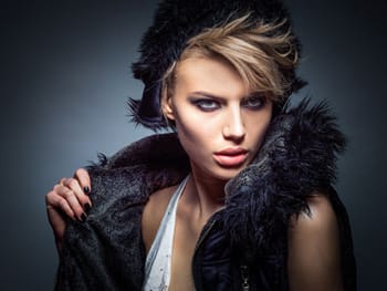 Edge & Strands – Where Elegance Meets Perfection